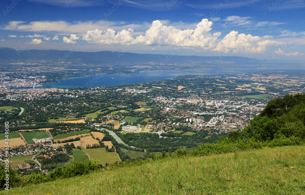 Vue aérienne de Genève et du lac Léman Stock Photo | Adobe Stock