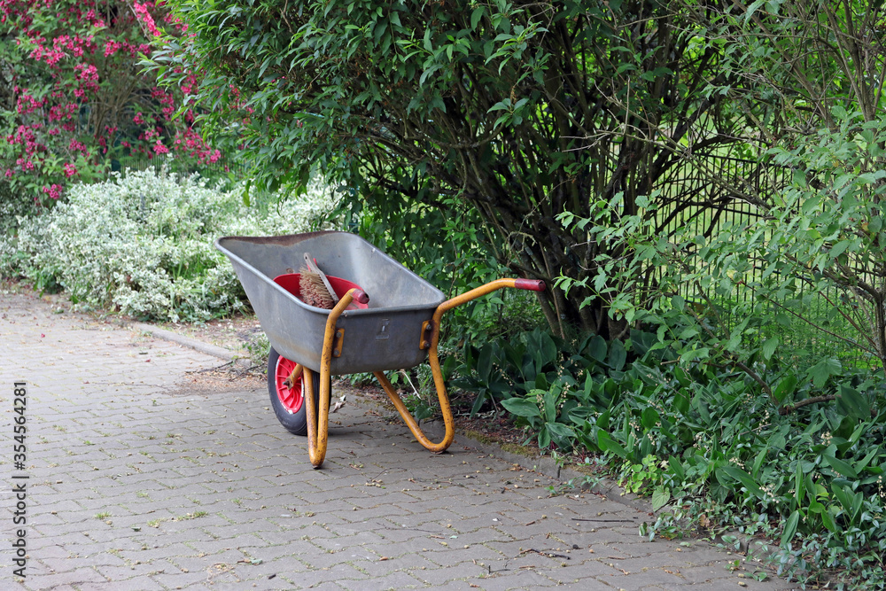 Verwunderlich Worx Garden Schubkarre Bilder