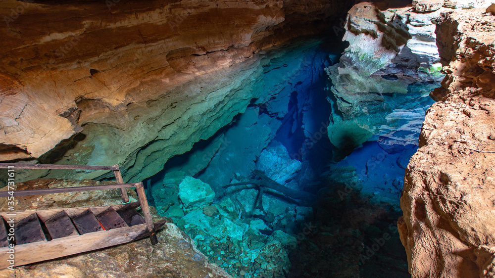Poço azul blue pond cave light blue water chapada diamantina national ...