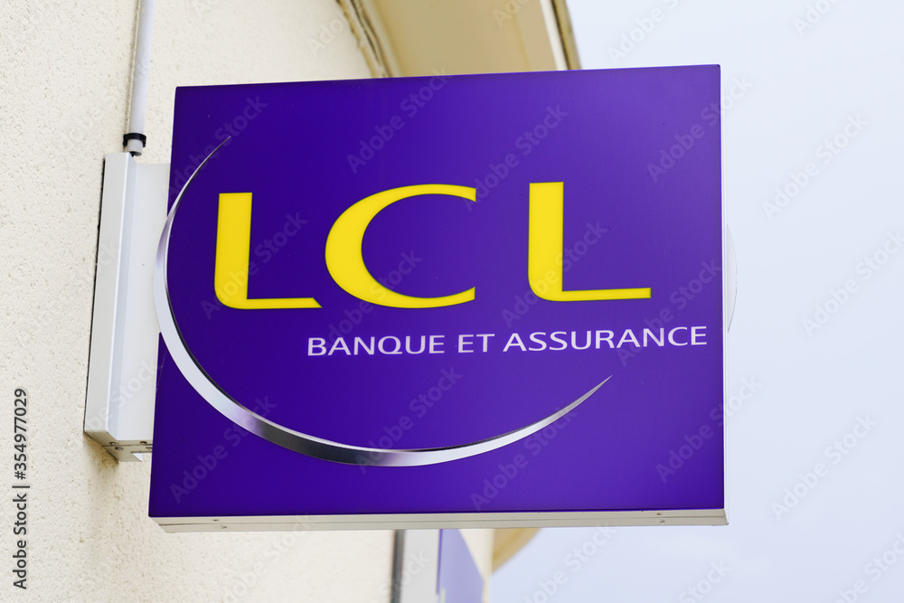 lcl banque et assurance logo french sign of bank signage Stock Photo ...