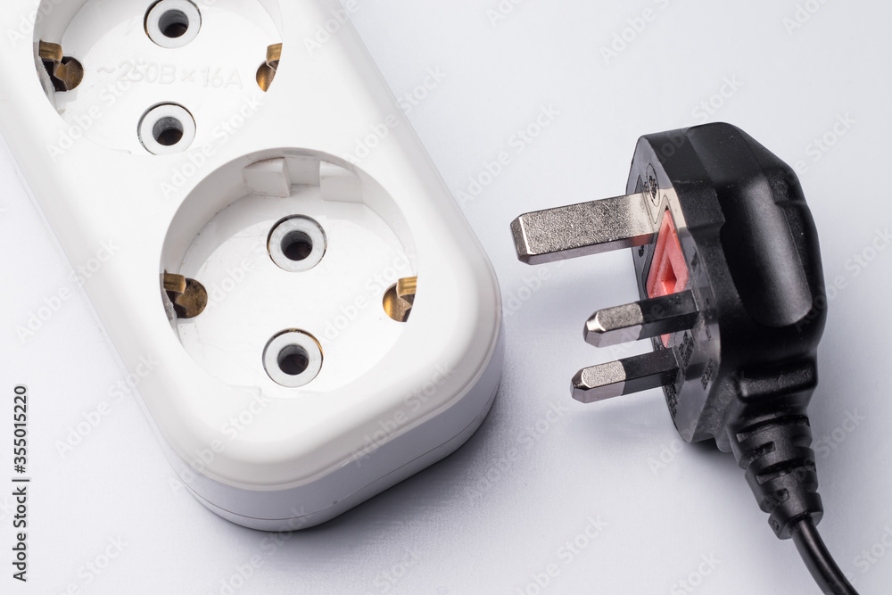 Foto de Different standards for electrical outlets. Unsuitable ...