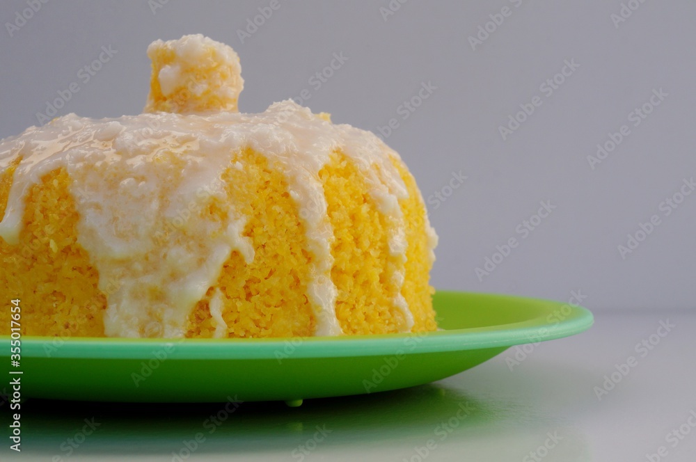 Cuscuz com leite de coco. Cuscuz brasileiro. Comida típica do Nordeste ...