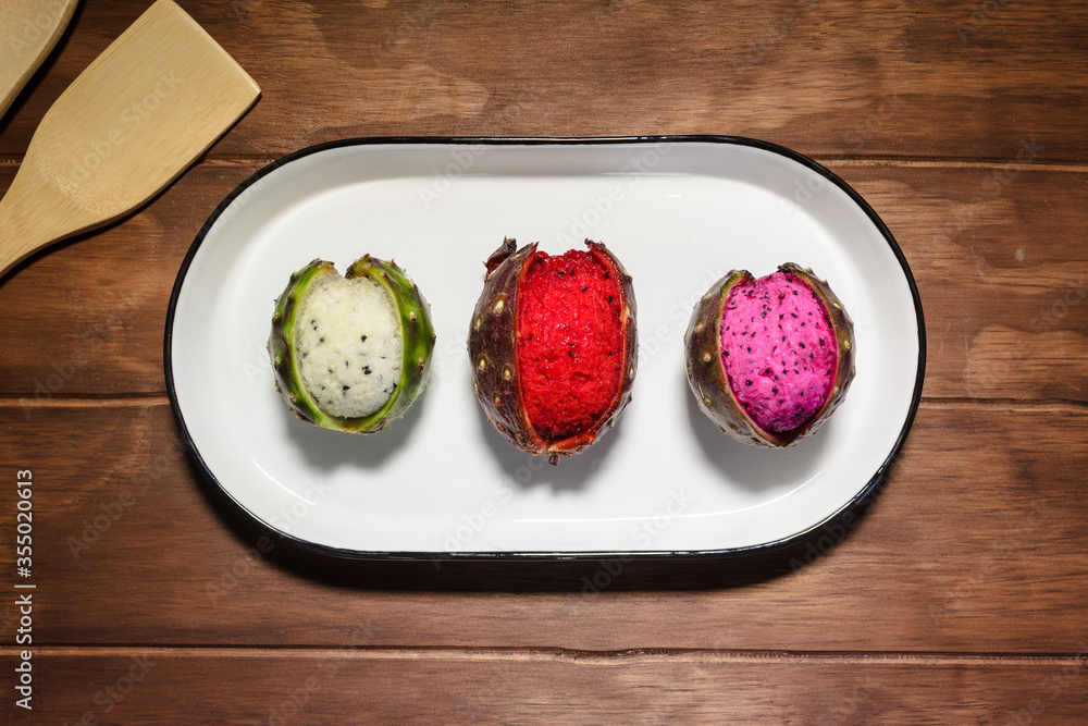 Pitaya roja blanca y morada fruta exotica de Mexico del Nopal Cactus en ...