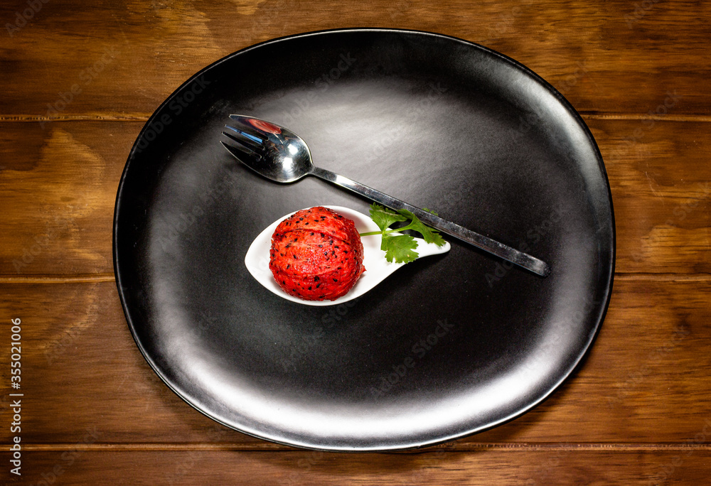 Pitaya roja de mexico fruta exótica del nopal en tabla de madera ...