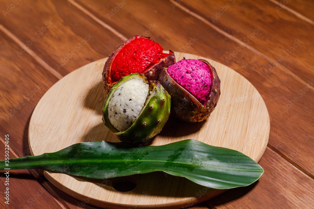 Pitaya roja blanca y morada fruta exotica de Mexico del Nopal Cactus en ...