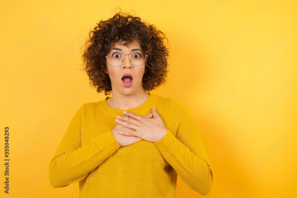 Foto Stock Scared Arab female looks with frightened expression, keeps ...