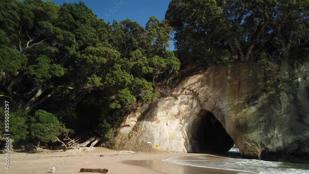 Stockvideo 4k left to right pan motion of the rock formation know as ...
