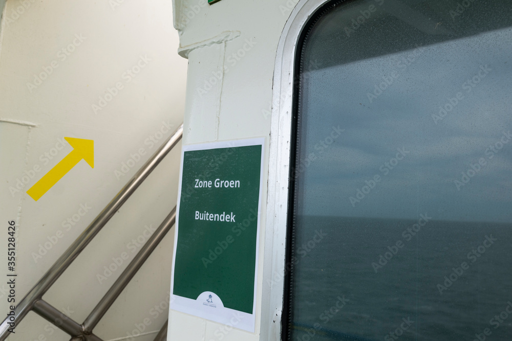 Foto de Ferry boat during corona pandemic with arrows showing the ...