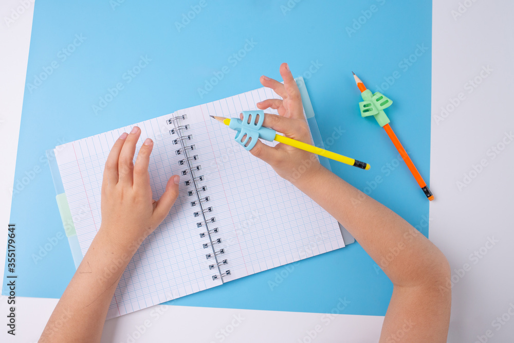 ergonomic training pencil holder, preschooler handwriting, kids ...