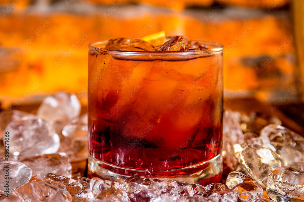 Cocteles Carta de Tragos Deliciosos Menu Bar Varios Sabores Stock Photo ...