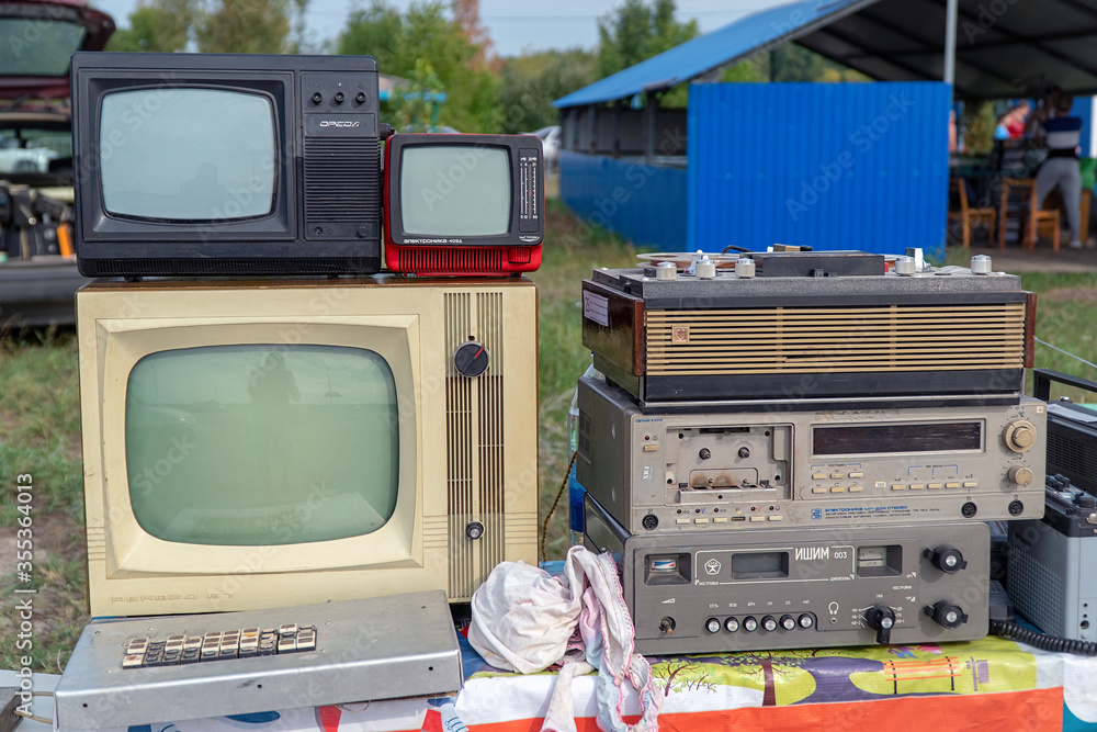 Old TV, cassette recorder and other retro radio equipment on the table ...