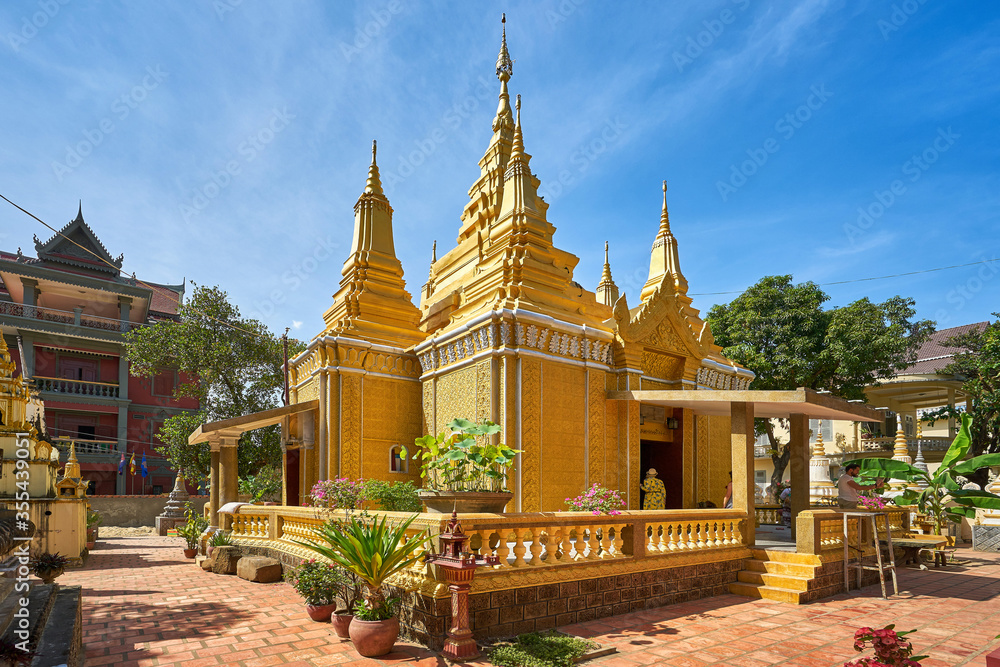 Golden temple at Wat Ounalom in Phnom Penh Stock Photo | Adobe Stock