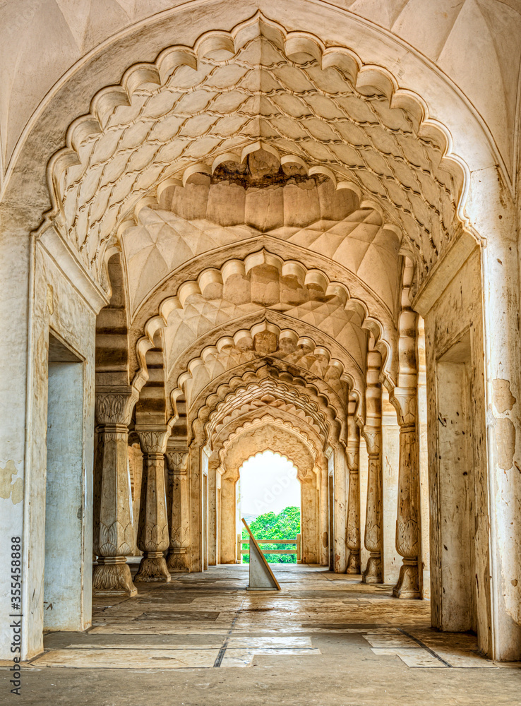 Decorated arches of the mosque at the Bibi ka Maqbara, built by Azam ...