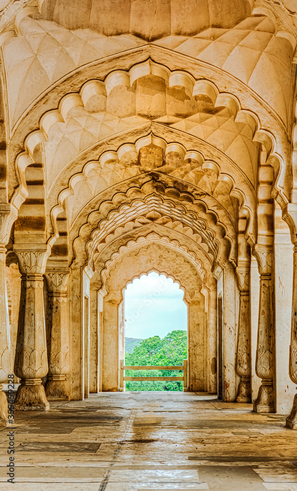 Decorated arches of the mosque at the Bibi ka Maqbara, built by Azam ...