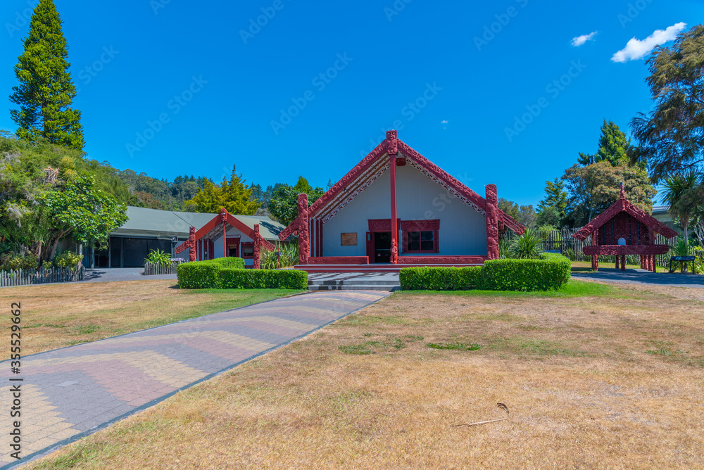 Foto de Marae traditional Maori gathering hall at Te Puia, Rotorua, New ...