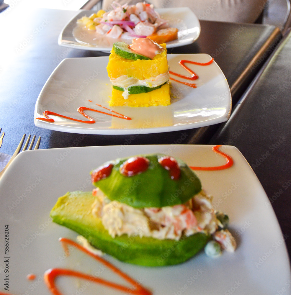 comida típica de Perú, causa, ceviche y palta rellena Stock Photo ...