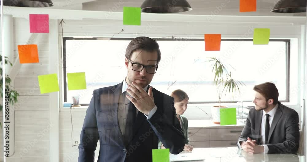 Vídeo do Stock: Businessman ceo executive wearing suit replacing sticky ...