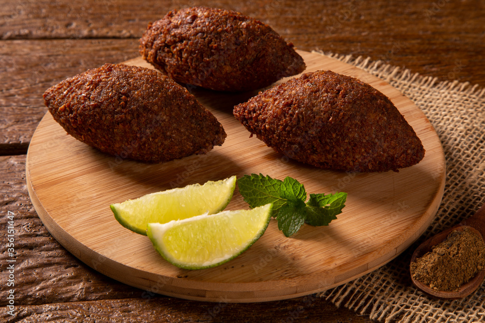 Foto de Kibbeh - Middle Eastern minced meat and bulghur wheat fried ...