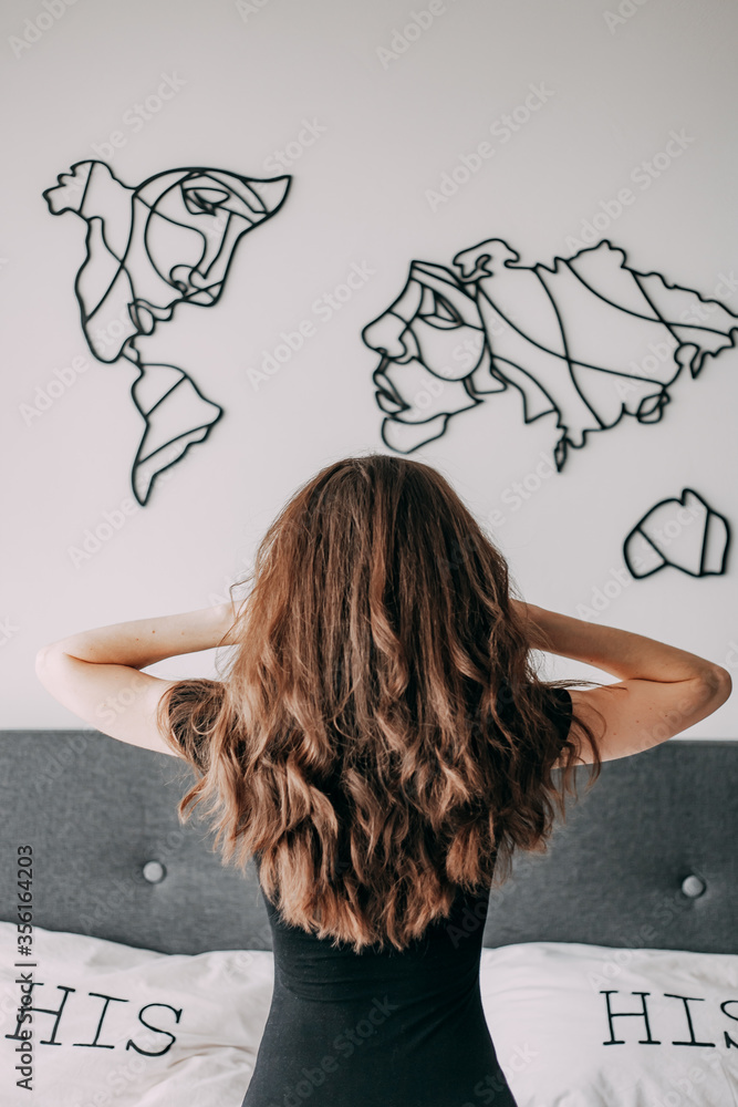 Drawings Of Girls With Curly Hair From The Back