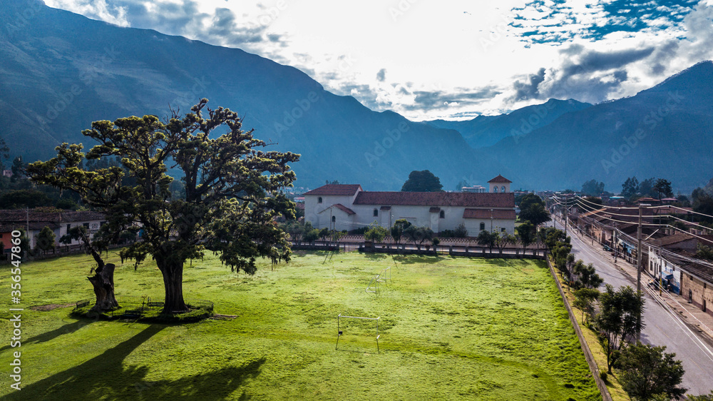 Sesión fotográfica con drone mavic pro, del poblado de Yucay Urubamba ...