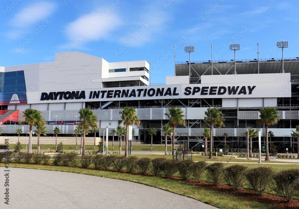 Foto de Daytona Beach, Florida, USA - November 16, 2017: The outside of ...