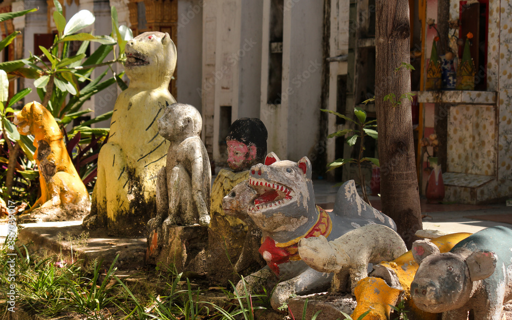 Foto de Collection of stylistic animal and human statues as religious ...