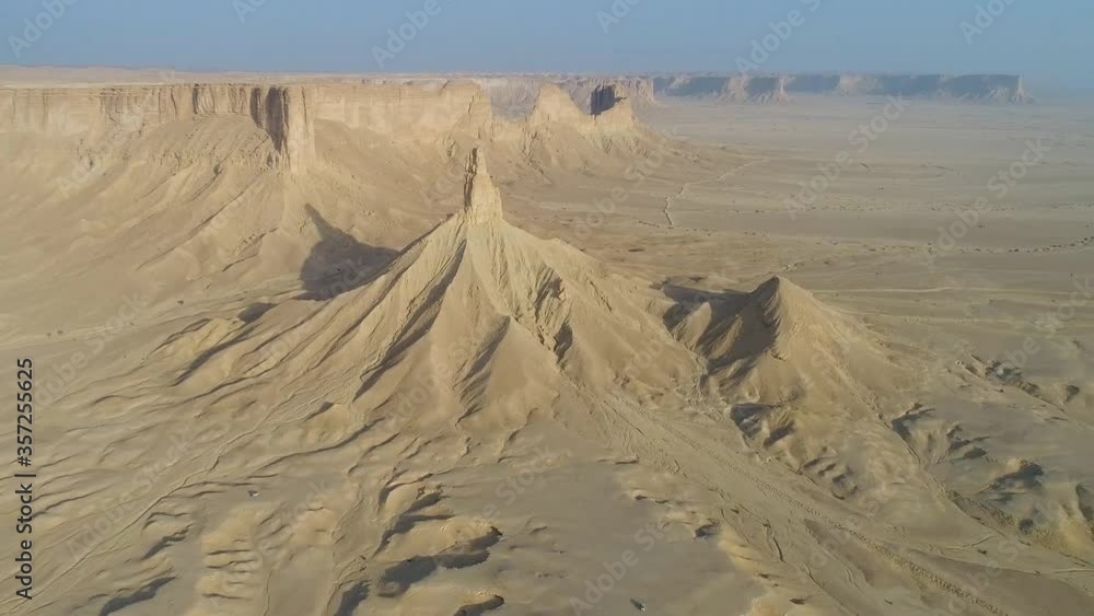 Riyadh, Saudi Arabia: Edge of the World is located in Tuwaiq escarpment ...