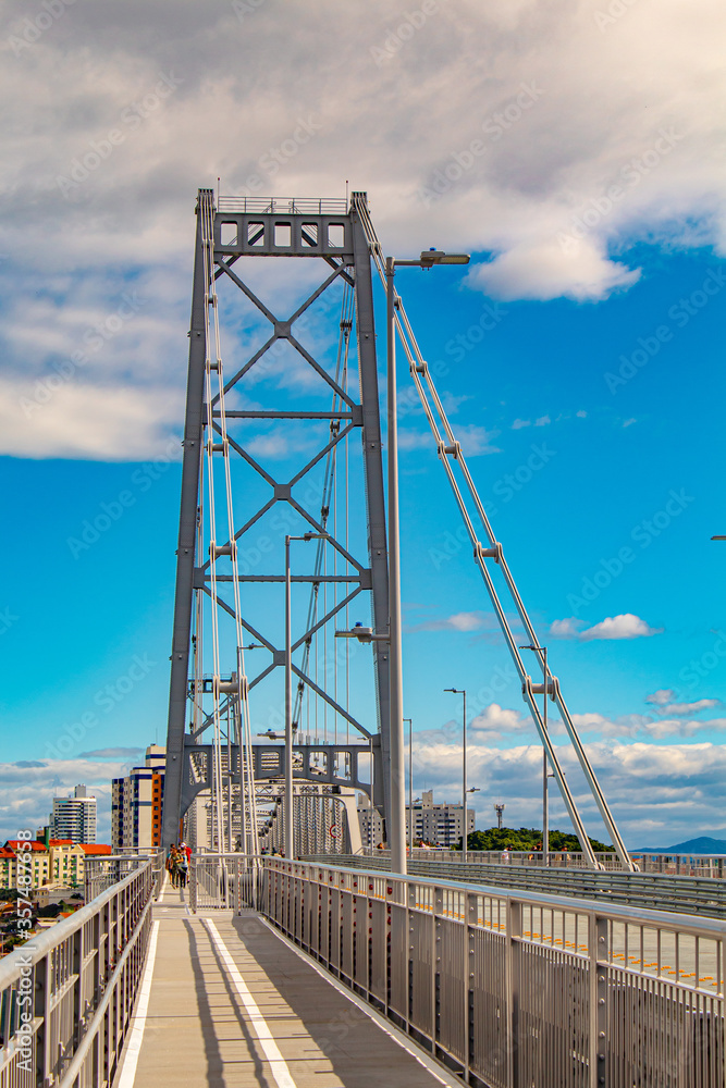 Foto de Florianopolis e a maior ponte suspensa do Brasil a restaurada a ...