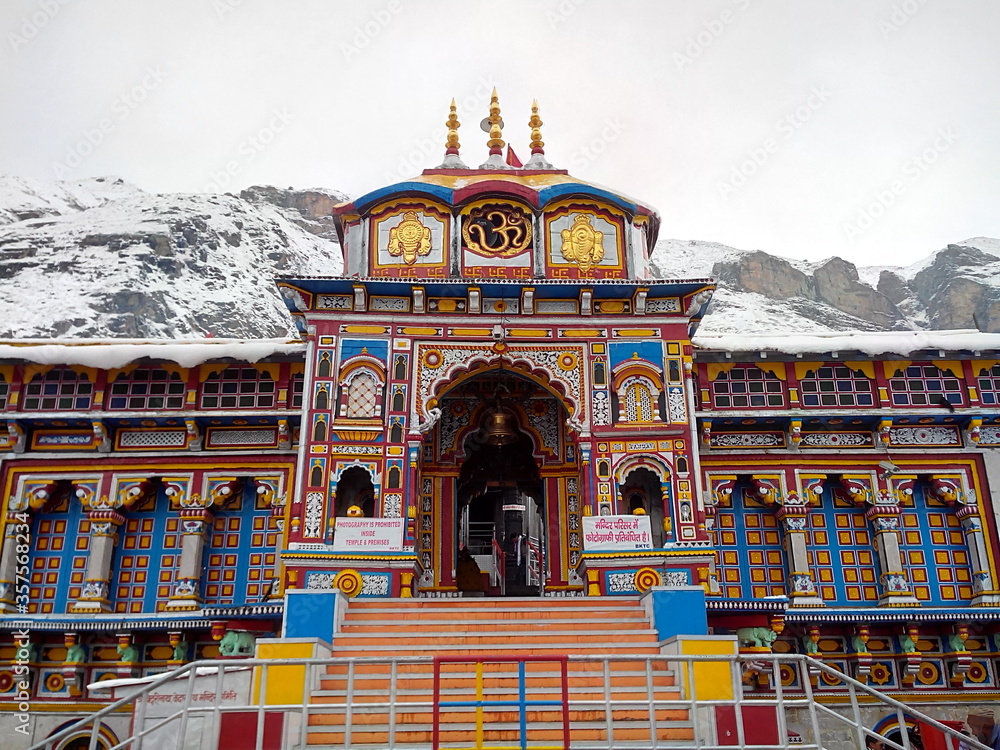 Ancient Lord Vishnu Temple Badrinath (Char dham), Uttarakhand India ...