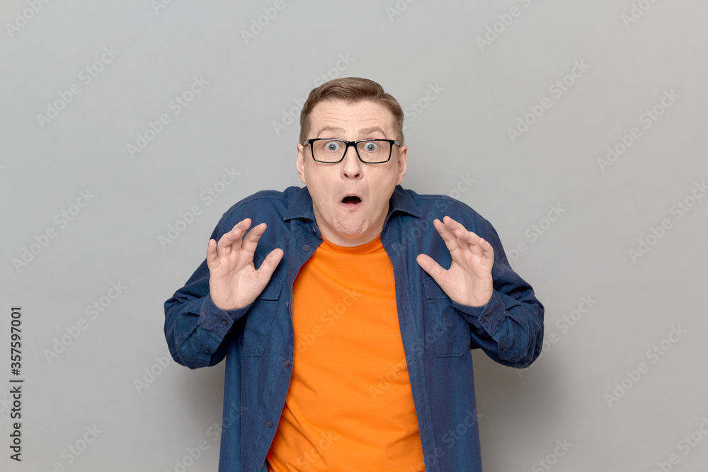 Portrait Of Surprised Shocked Man With Widened Eyes And Open Mouth Foto