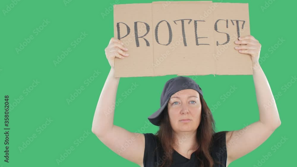 Vidéo Stock Woman raising protest sign during political demonstration ...