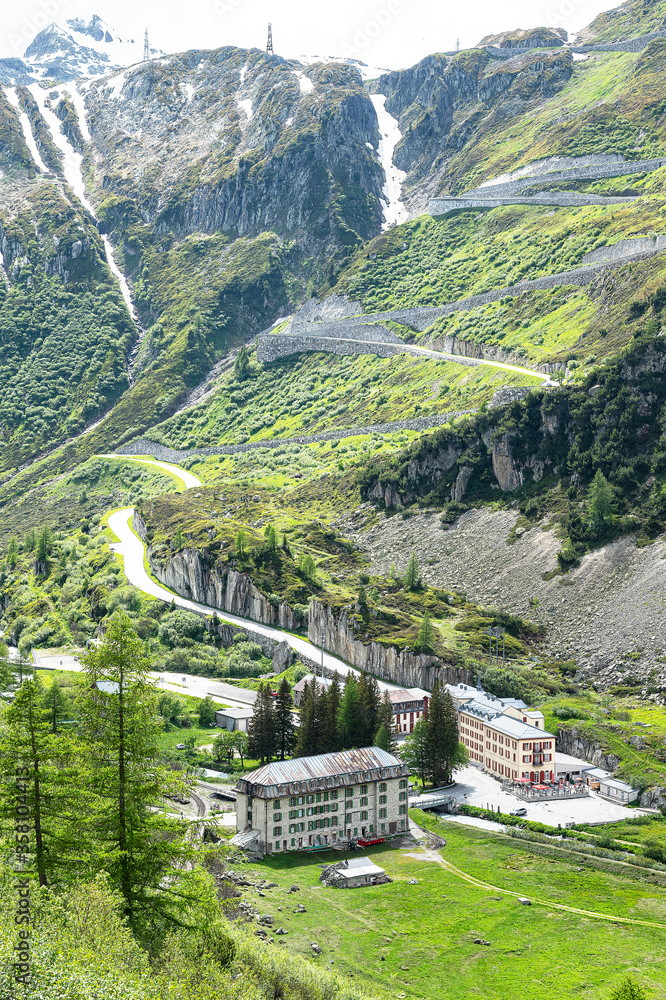 Blick auf Gletsch mit Grimselpassstrasse, Kt. Wallis, Schweiz Stock ...