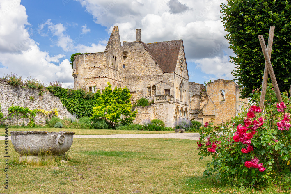 Senlis, ruines du château et cathédrale Notre-Dame Stock Photo | Adobe ...