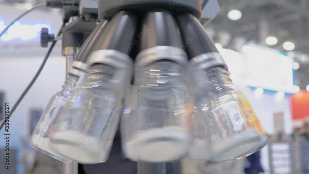 Slow motion: rotary sample divider for analytical measurement of solid ...