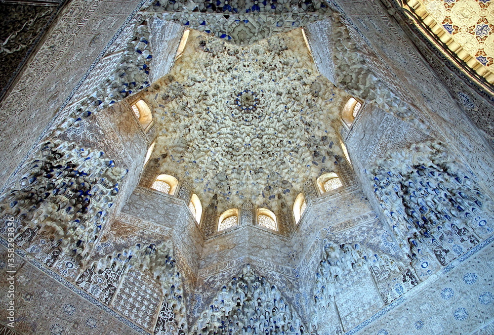 Ceiling in Alhambra Palace in Granada. Nasrid Palace, islamic art ...