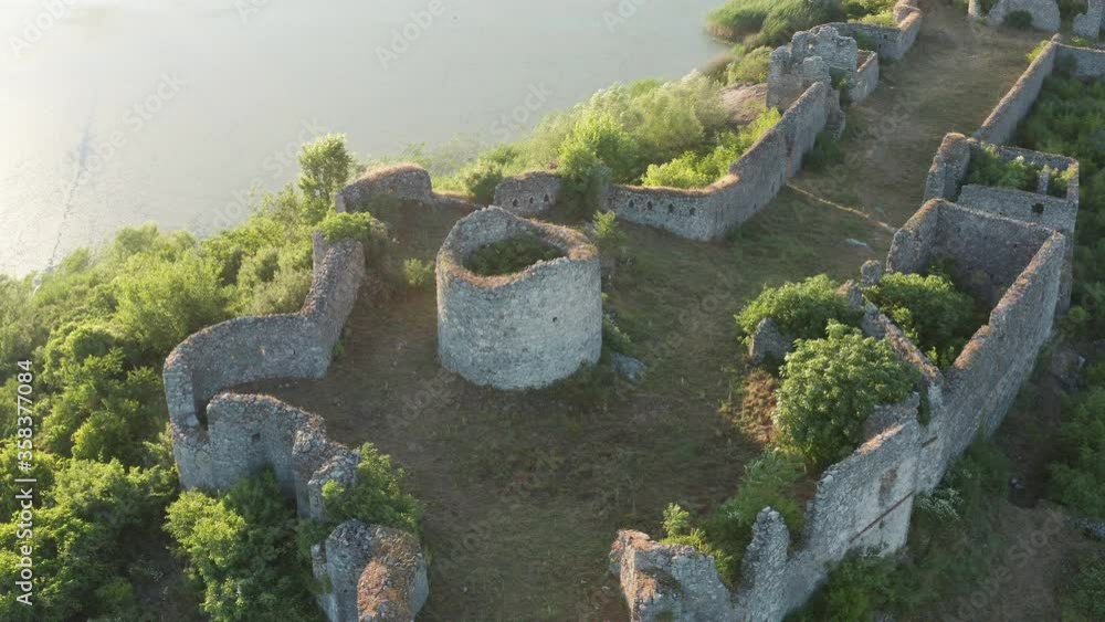 Vidéo Stock Medieval fortress on a lake island - ancient defense walls ...
