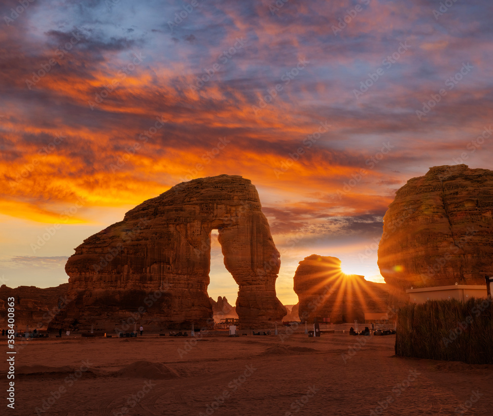 Fotografia Elephant rock outcrop geological formation at Sunset near Al ...