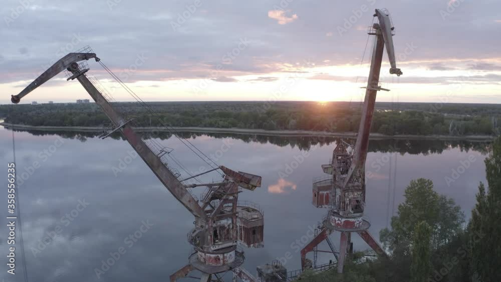 Cranes that took part in the liquidation of the accident at the ...