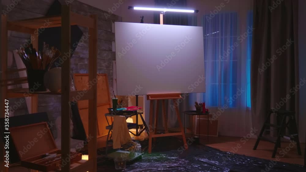 Wooden easel with blank canvas in empty art studio Modern artwork paint ...