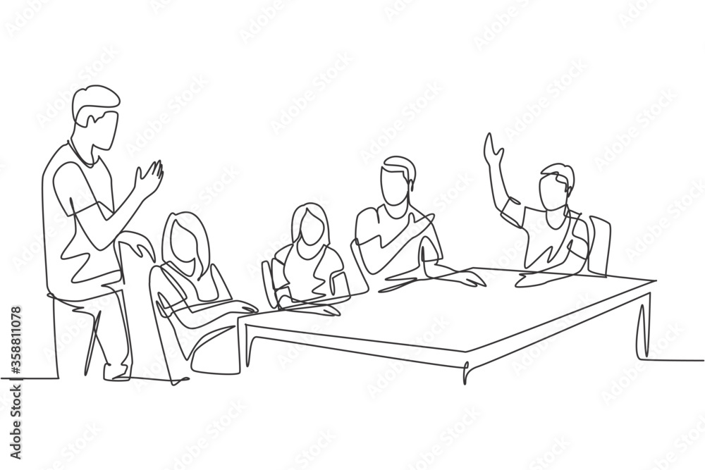One single line drawing of young startup CEO lead the company gathering ...