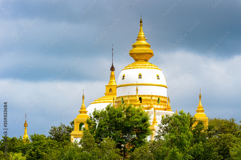 It's Aung Sakkya Pagoda Maha Bodhi Ta Htaung ('a thousand great Bo ...