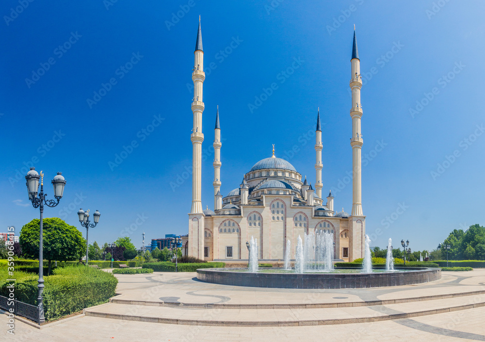 Akhmad Kadyrov Mosque (officially known as The Heart of Chechnya) in ...