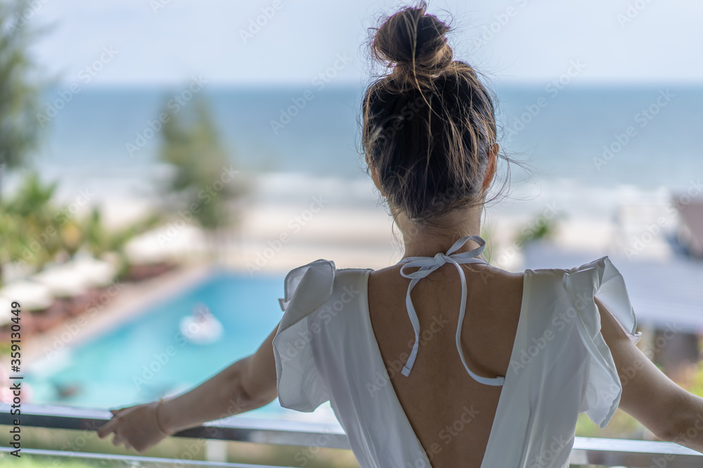Thai gril dress the ling whirt dress code is standing in front of the ...
