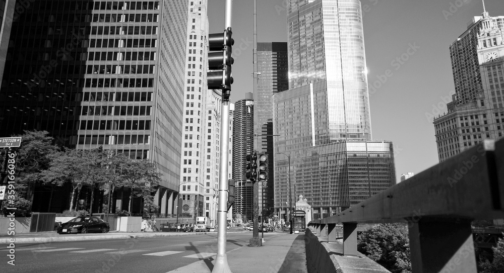 Foto de Chicago River with bridges and boats, street and Chicago ...