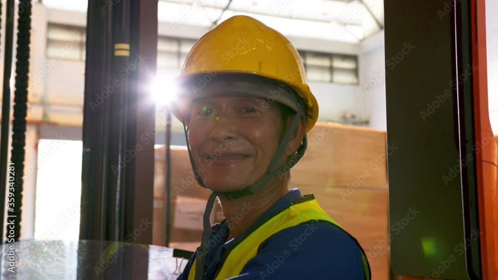 Portrait of happy asian old man labor looking at camera , smie and ...