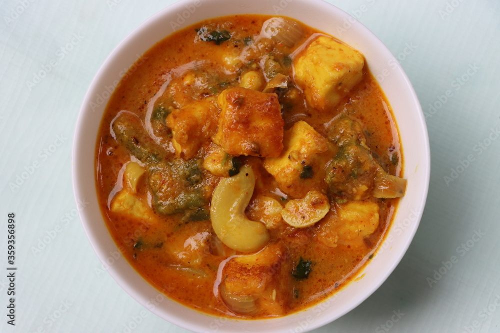 Foto de Paneer Kaju Masala, spicy cottage cheese indian curry with ...