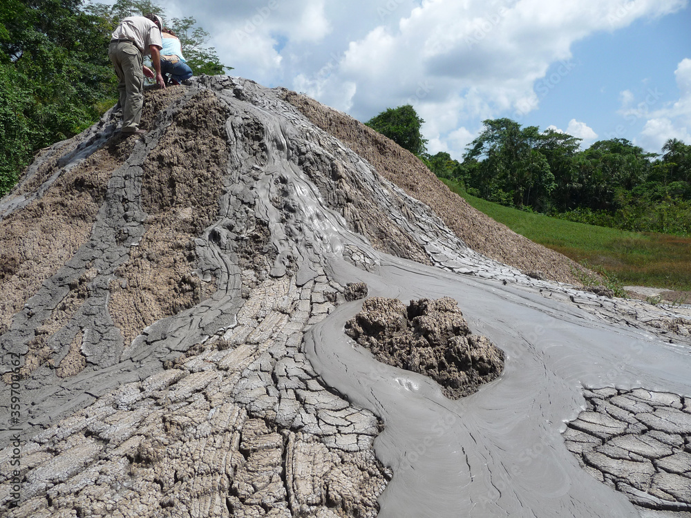Volcanes de lodo Stock Photo | Adobe Stock