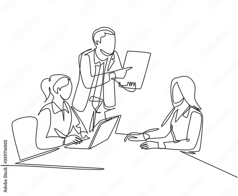 One single line drawing of young business man presenting company growth ...