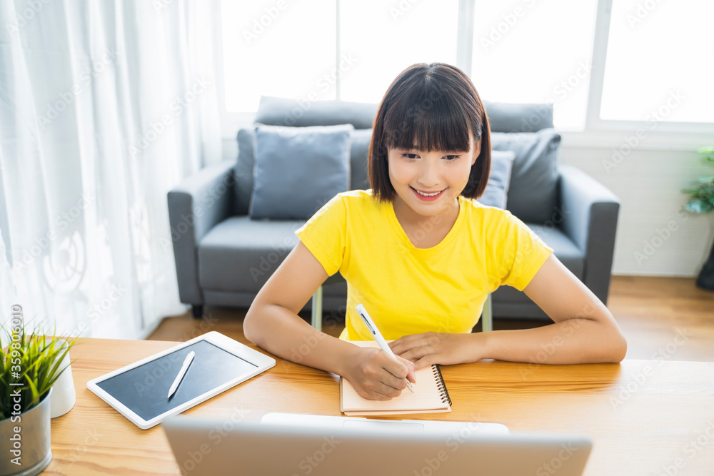 Online class learning student studying lockdown quarantine ...