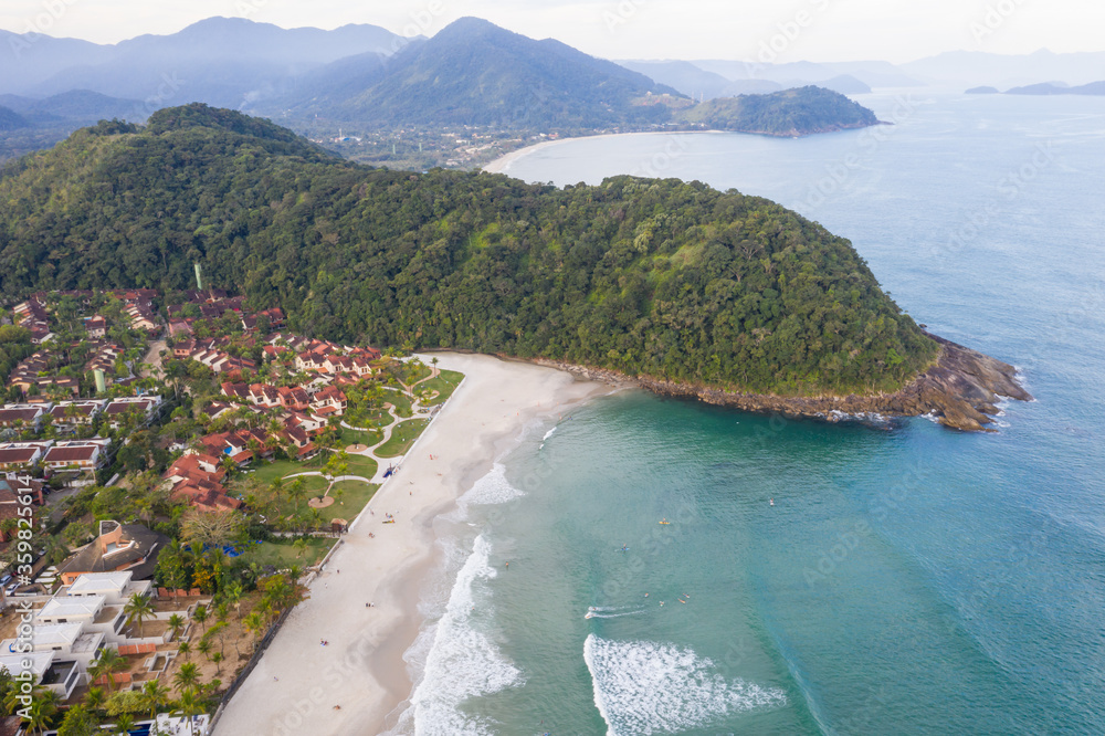 lindas imagens aéreas da praia do Engenho, litoral Norte de São Paulo ...